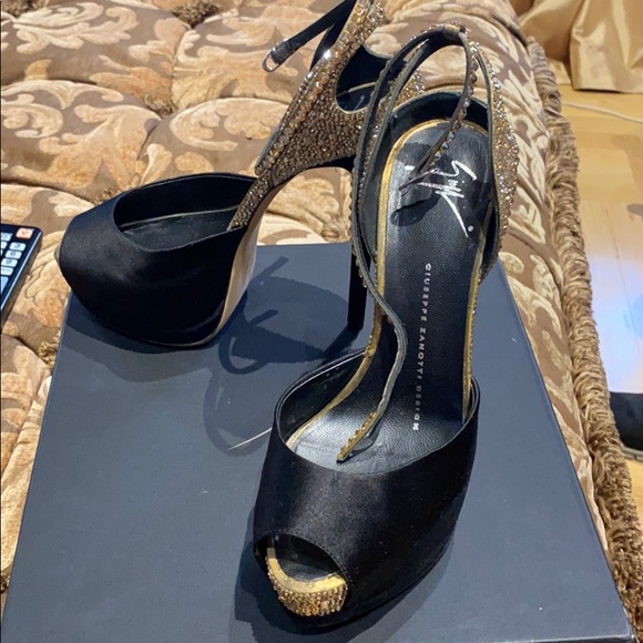 Giuseppe Zanotti | Shoes | Giuseppe Zanotti Pump 36 | Poshmark